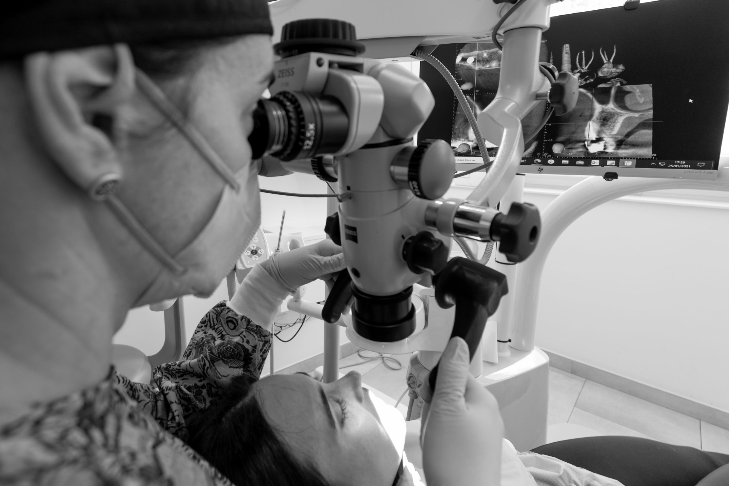 Tecnología y salud dental: Trabajar con un microscopio odontológico ...